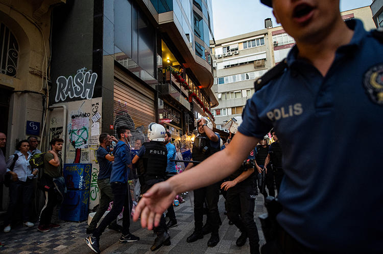 At least 7 journalists arrested throughout Turkey - Committee to ...