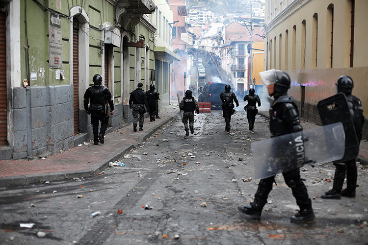 Police attack journalists covering protests in Ecuador - Committee to ...