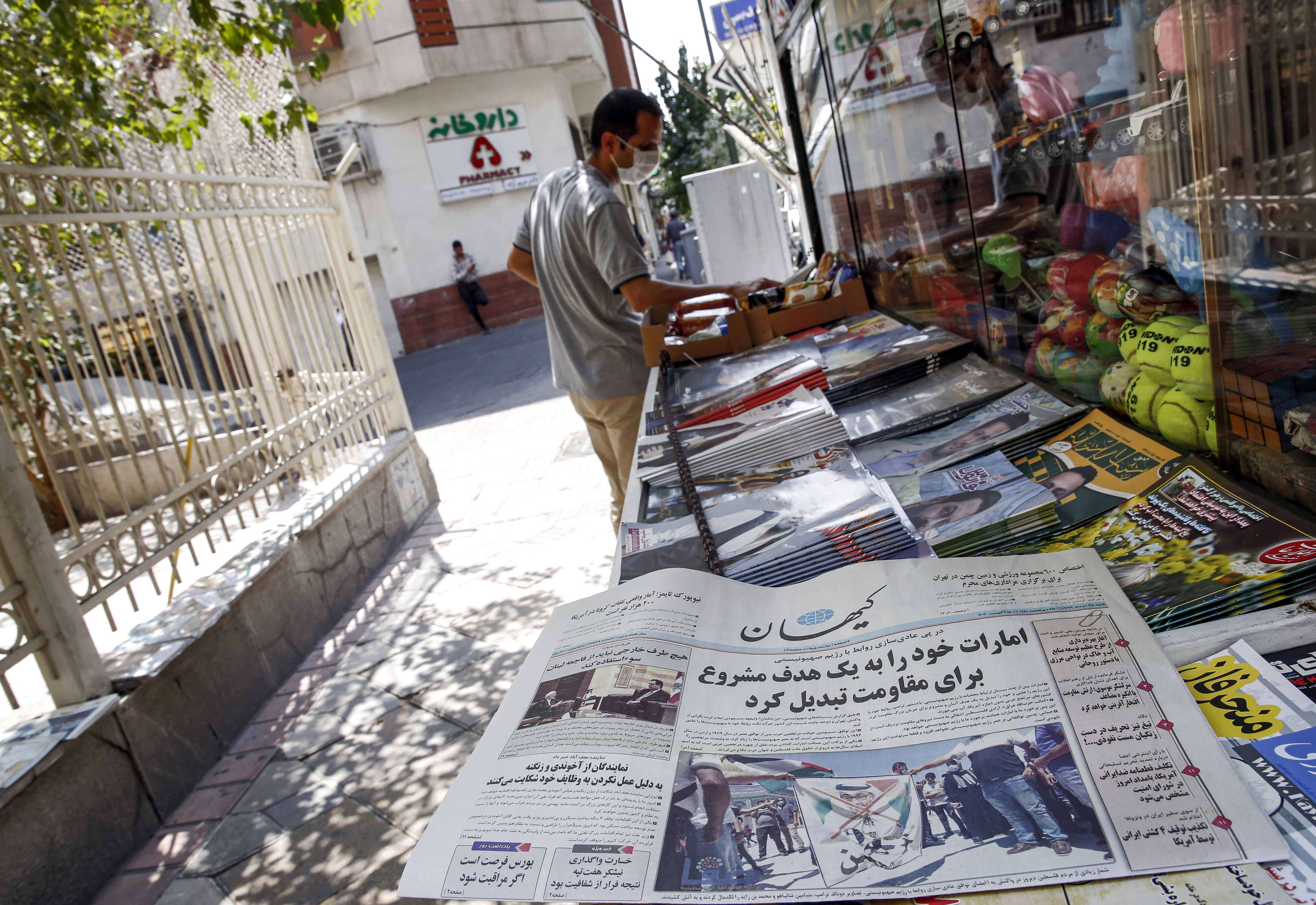 Iranian journalist Kayvan Samimi begins 3-year jail term over protest ...