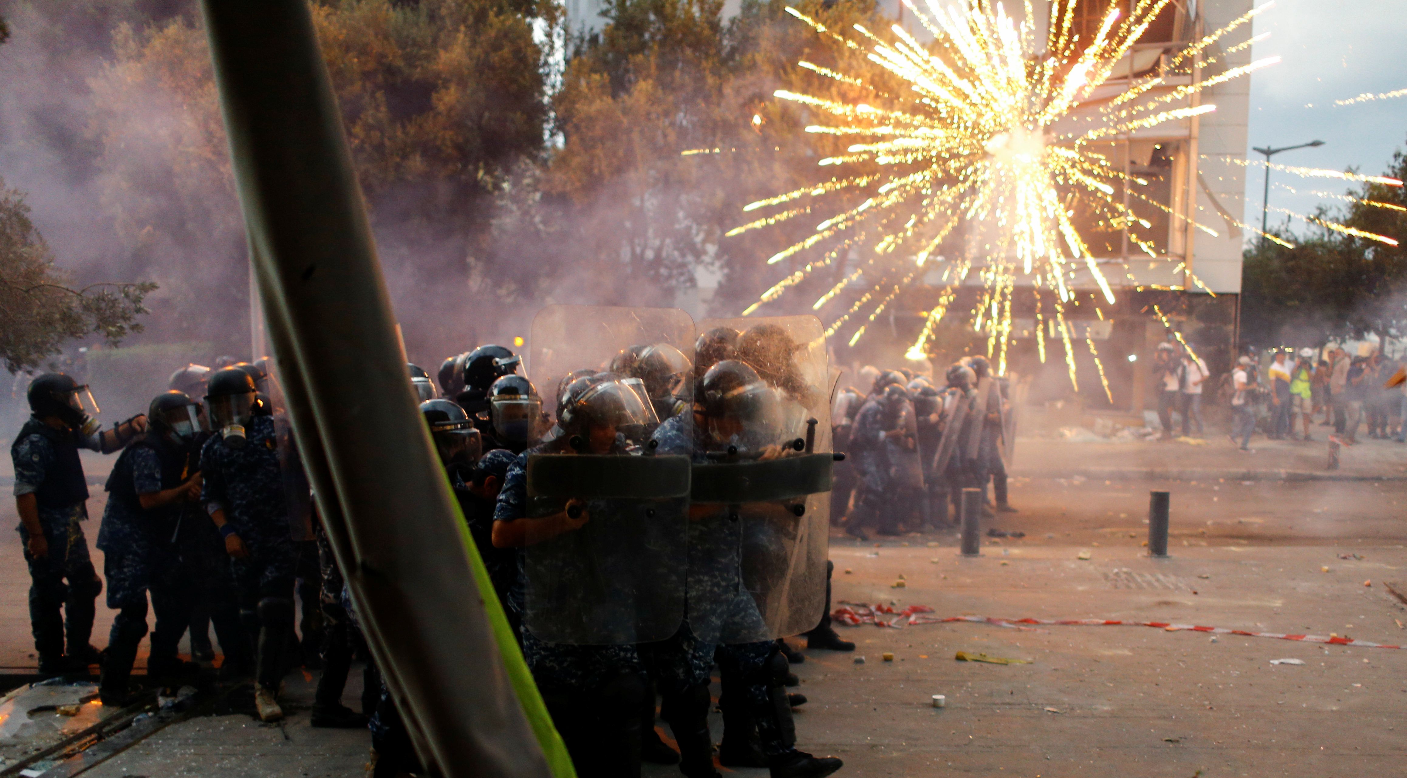 Security forces and demonstrators injure journalists covering protests ...