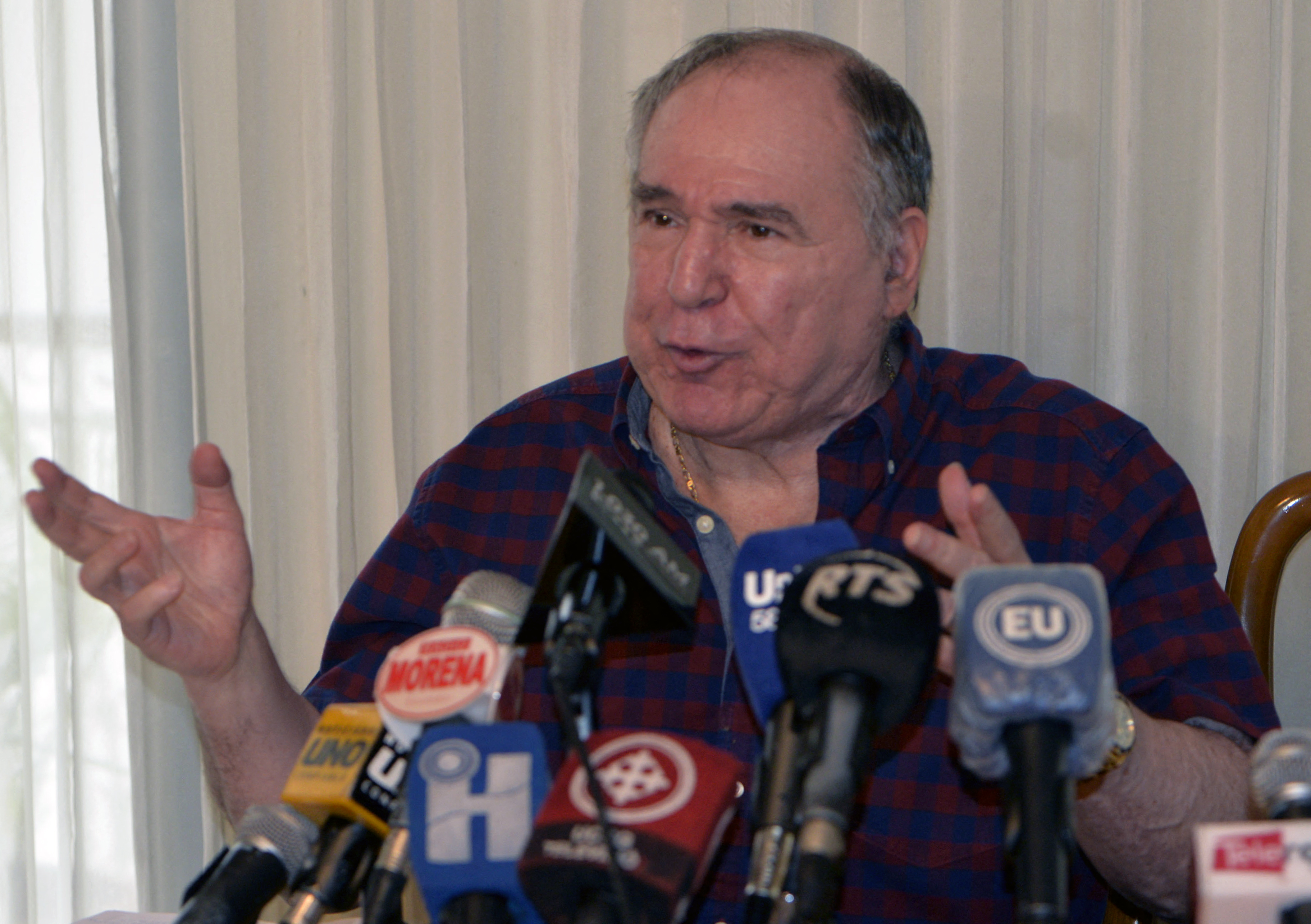 Former Ecuadorian president threatens, files suit against journalist ...