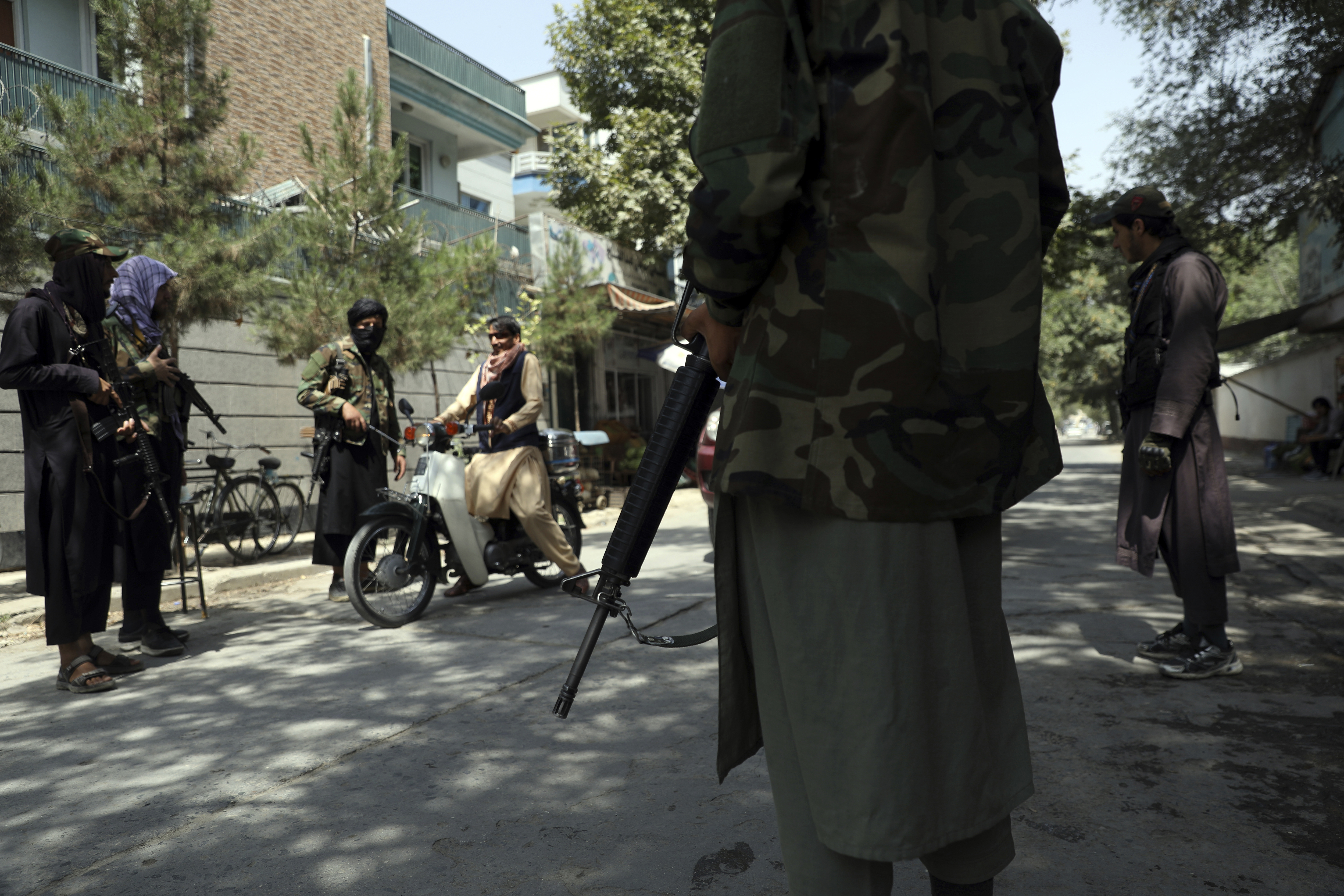 Taliban raids homes of 2 more journalists in Afghanistan - Committee to ...
