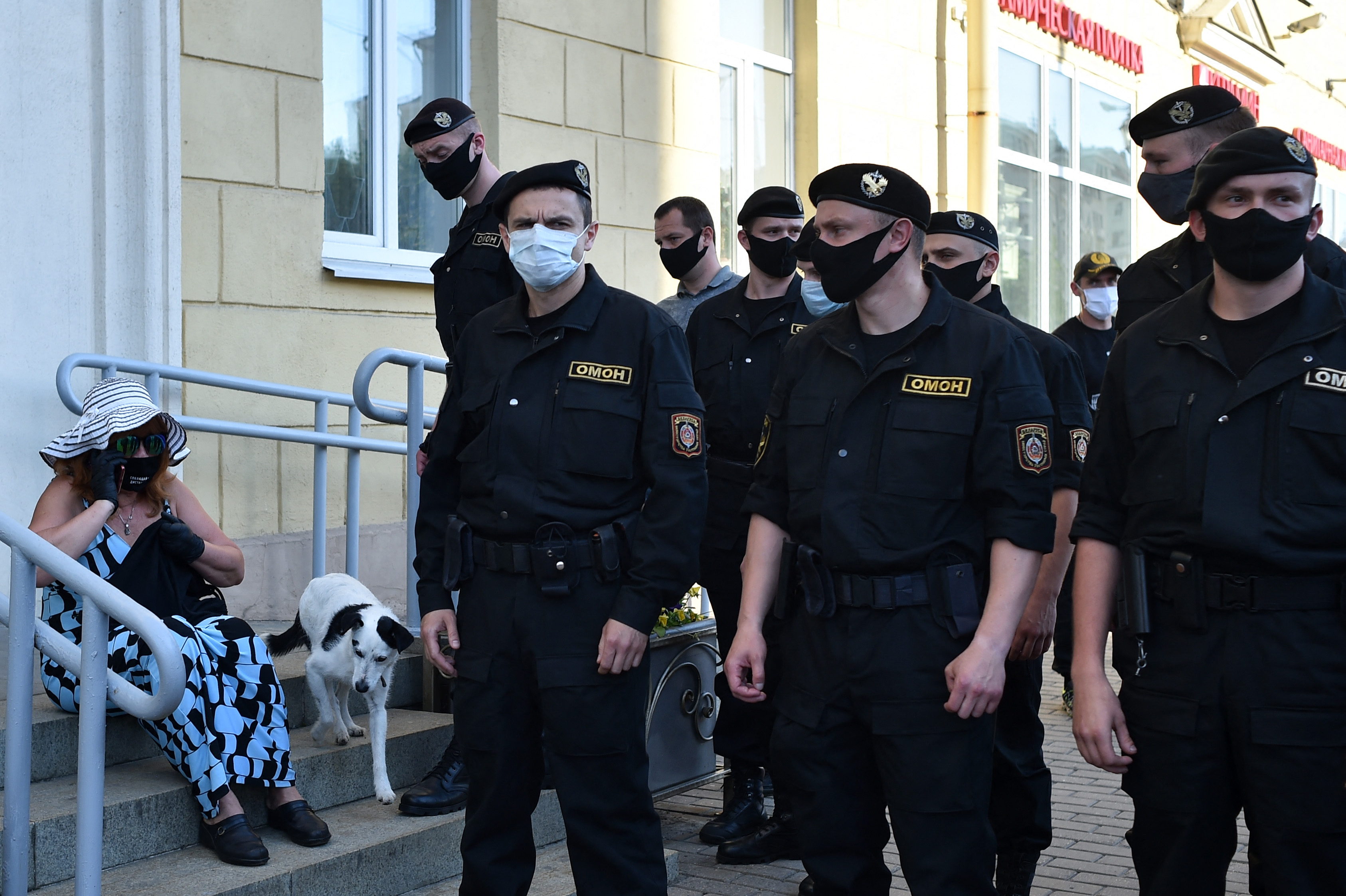Belarus police raid Novy Chas newspaper, interrogate at least 2 ...