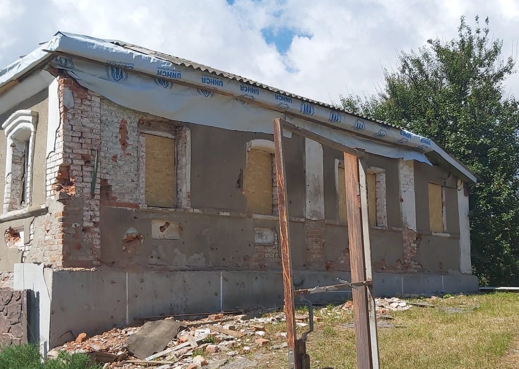 Russian shelling damages office of Zorya newspaper in Ukraine ...