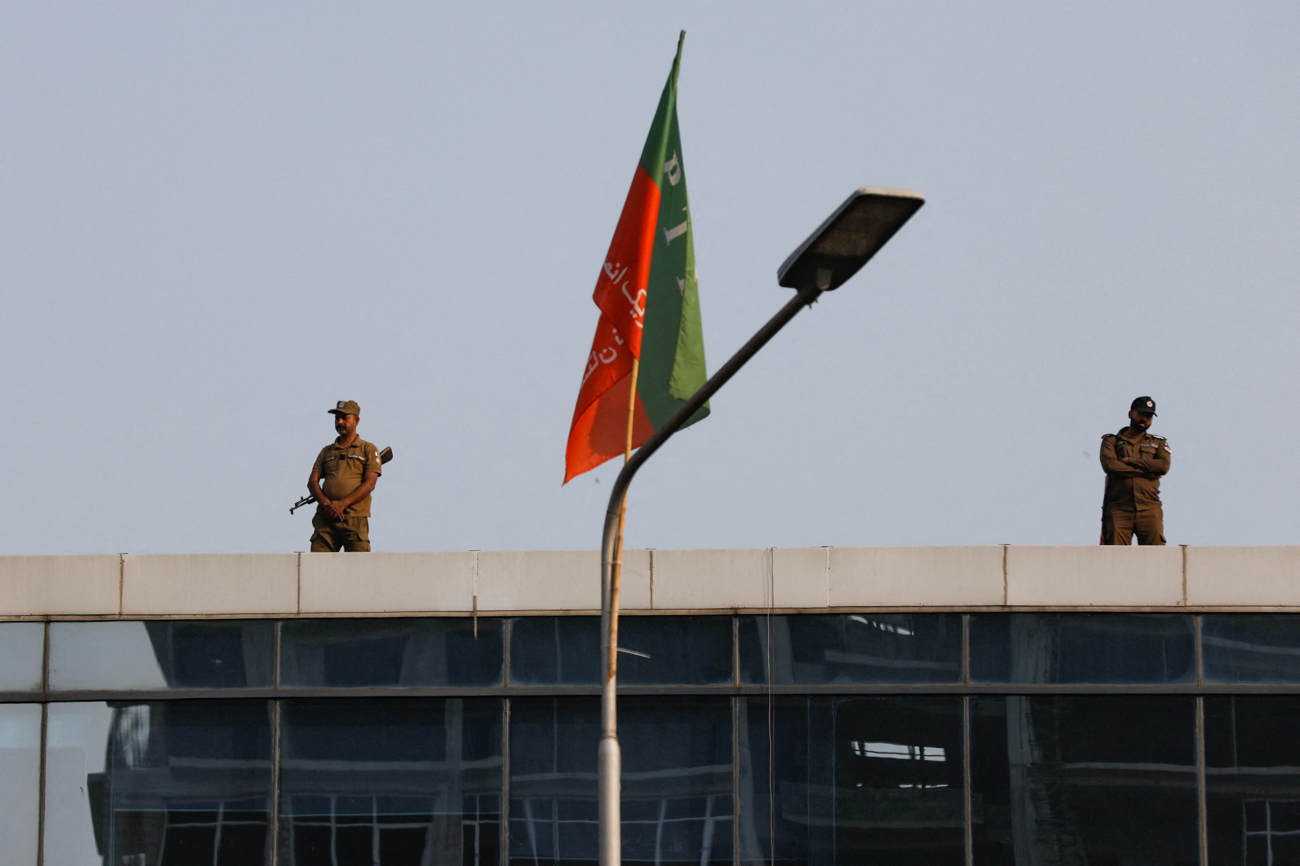 Men hold Pakistani journalist Abdul Mujeeb at gunpoint, threaten to ...