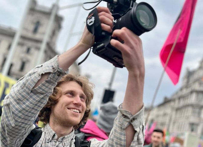 UK police arrest journalist Rich Felgate while covering coronation ...
