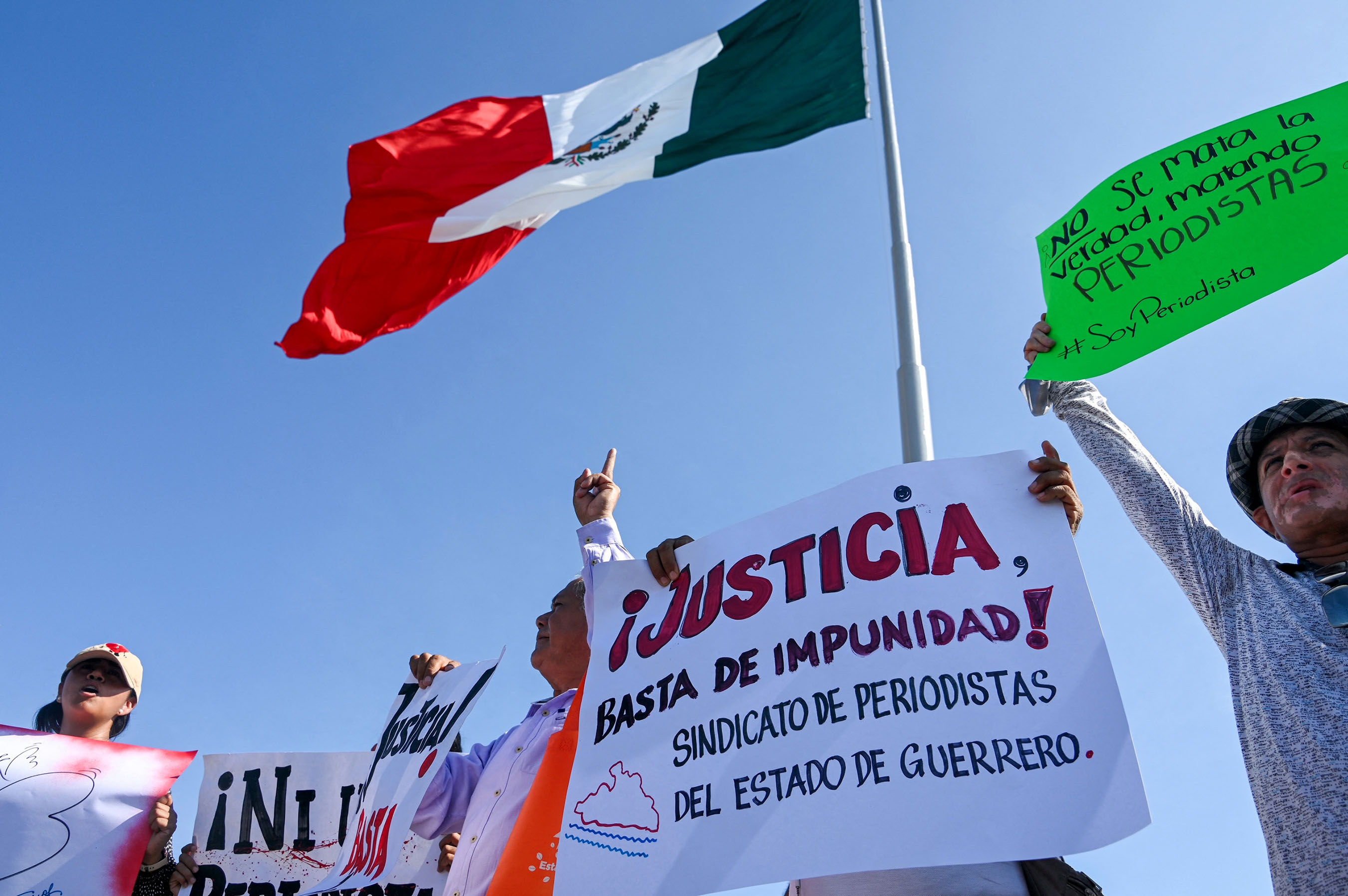 In 10 days, 8 Mexican journalists abducted or shot at in 4 separate ...